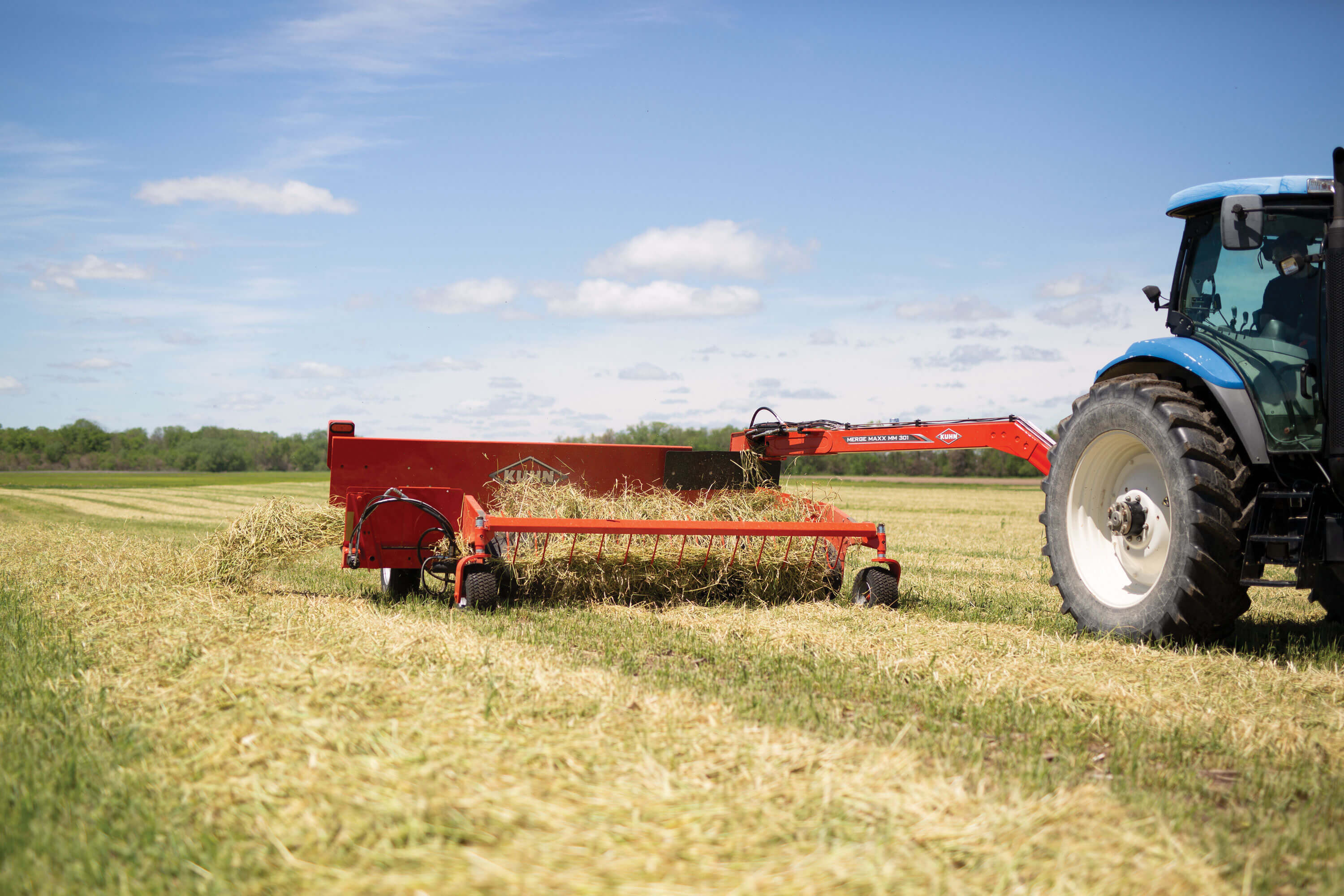 KUHN MM 301 Merge Maxx® Hay Merger | KUHN